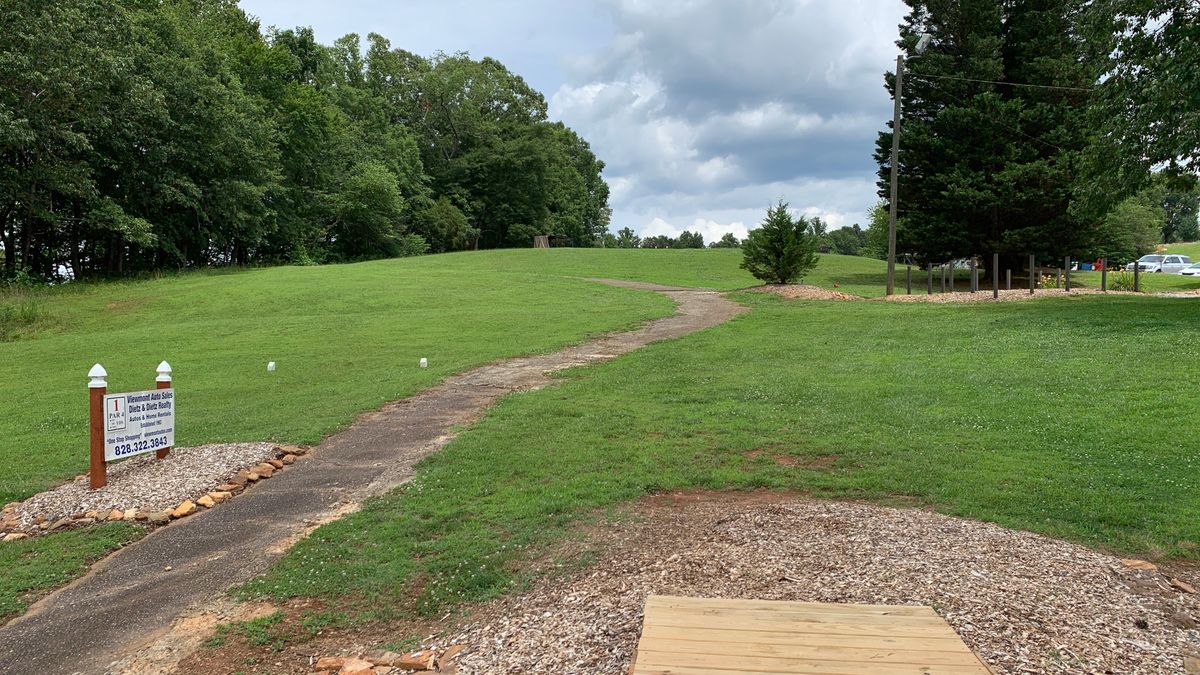 The Bear DGC - Hickory, North Carolina | UDisc Disc Golf Course Directory