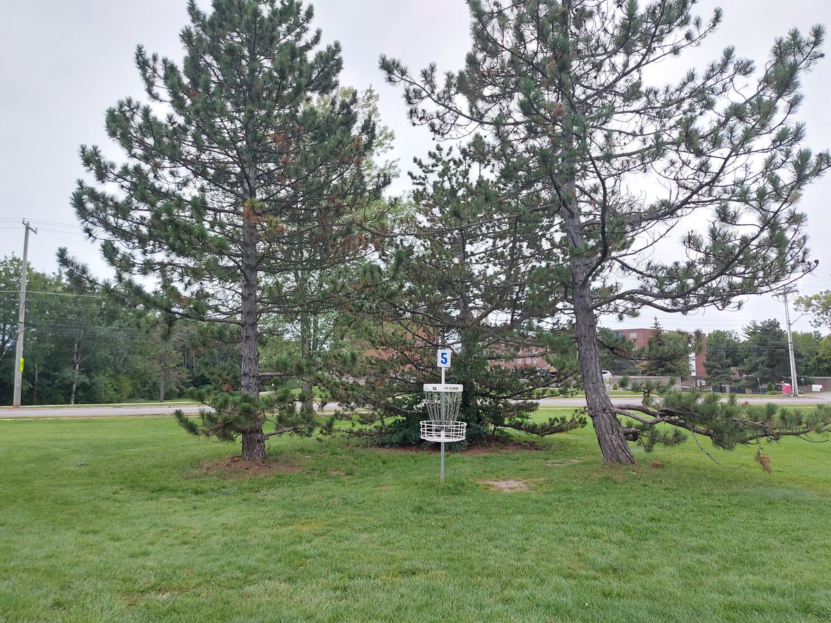 Kiwanis Club of Lakeshore Disc Golf Course - Sault Ste. Marie, ON ...