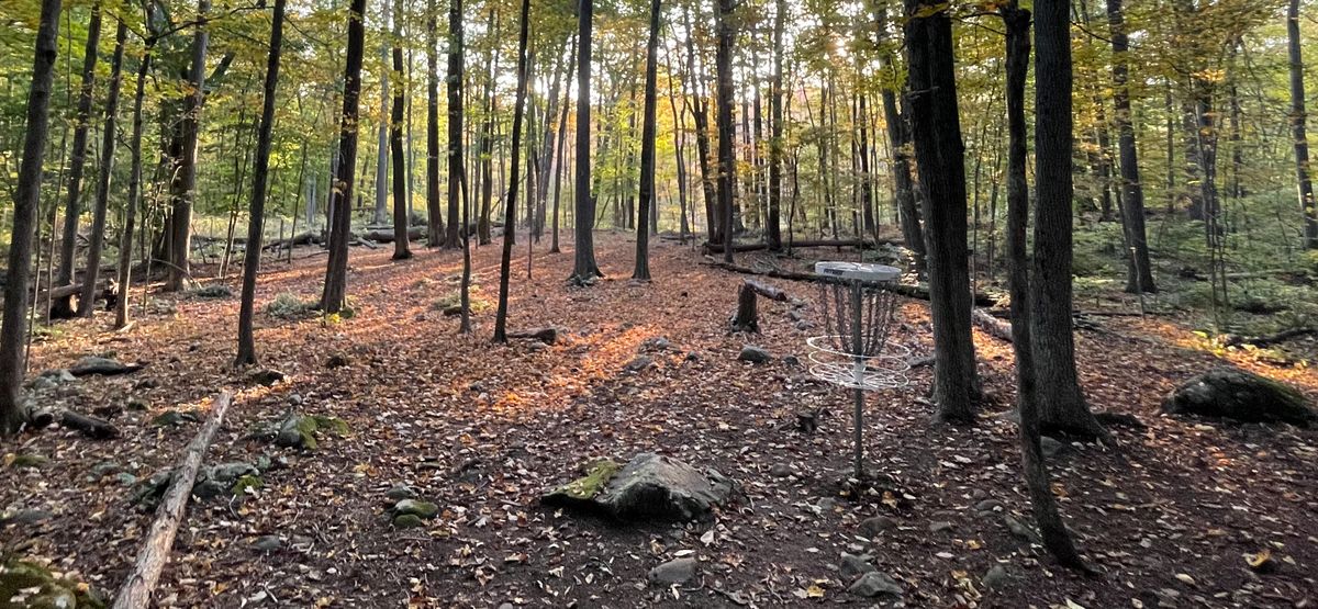 Hidden Pond Disc Golf Course - Southbury, Connecticut | UDisc Disc Golf ...